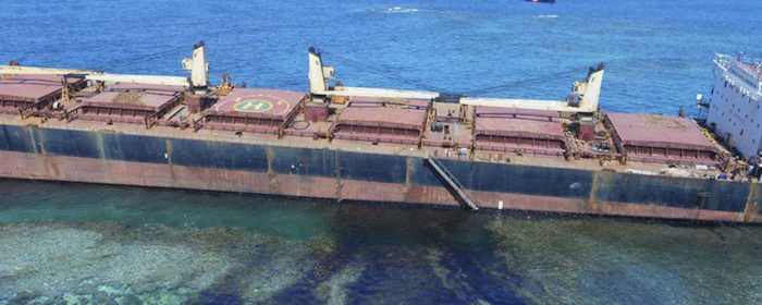 Grounded Ship Leaks 80 Tons of Oil Near Pacific Unesco Site ...