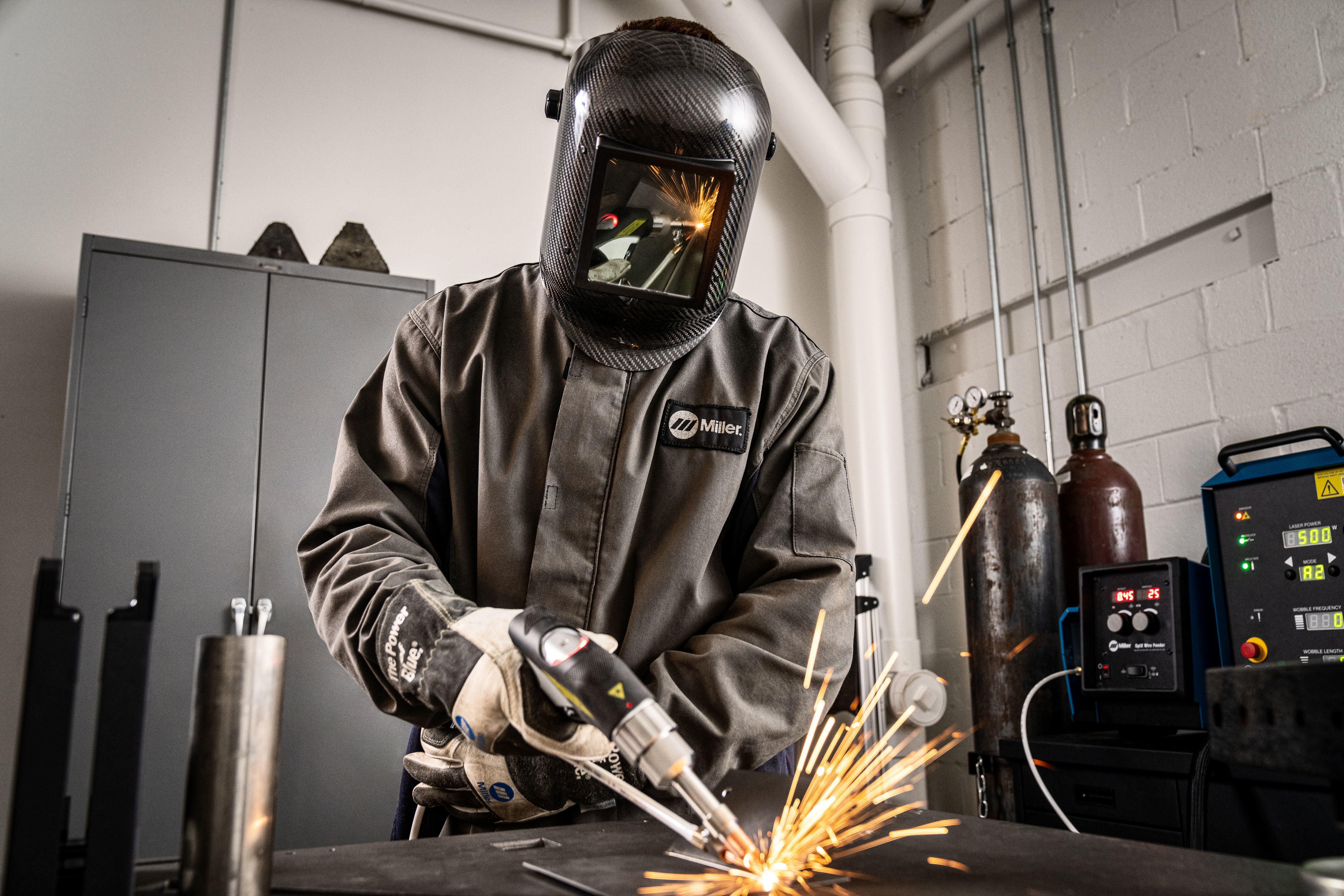 Miller OptX 2kW Laser Welder Looks to Combat Skill Shortage | Manufacturing.net